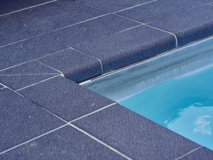 4 Creative Pool Tile Ideas for a Stunning Backyard Oasis