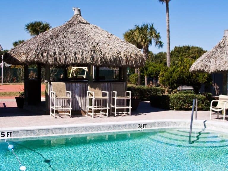 16 Small Poolside Bar Ideas That Will Wow Your Guests